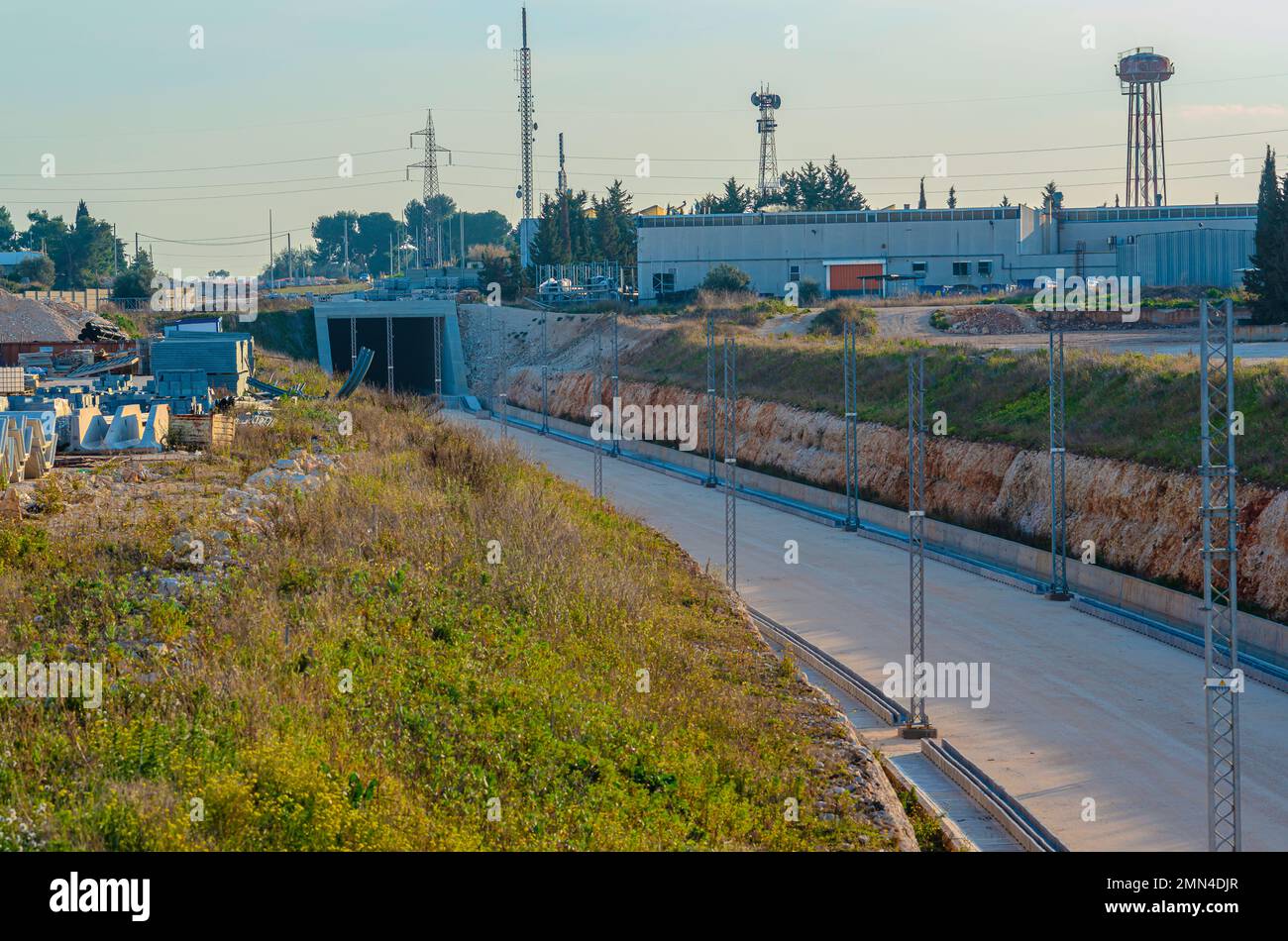 Underpass and tunnel for the construction of a new railway line. Detail ...