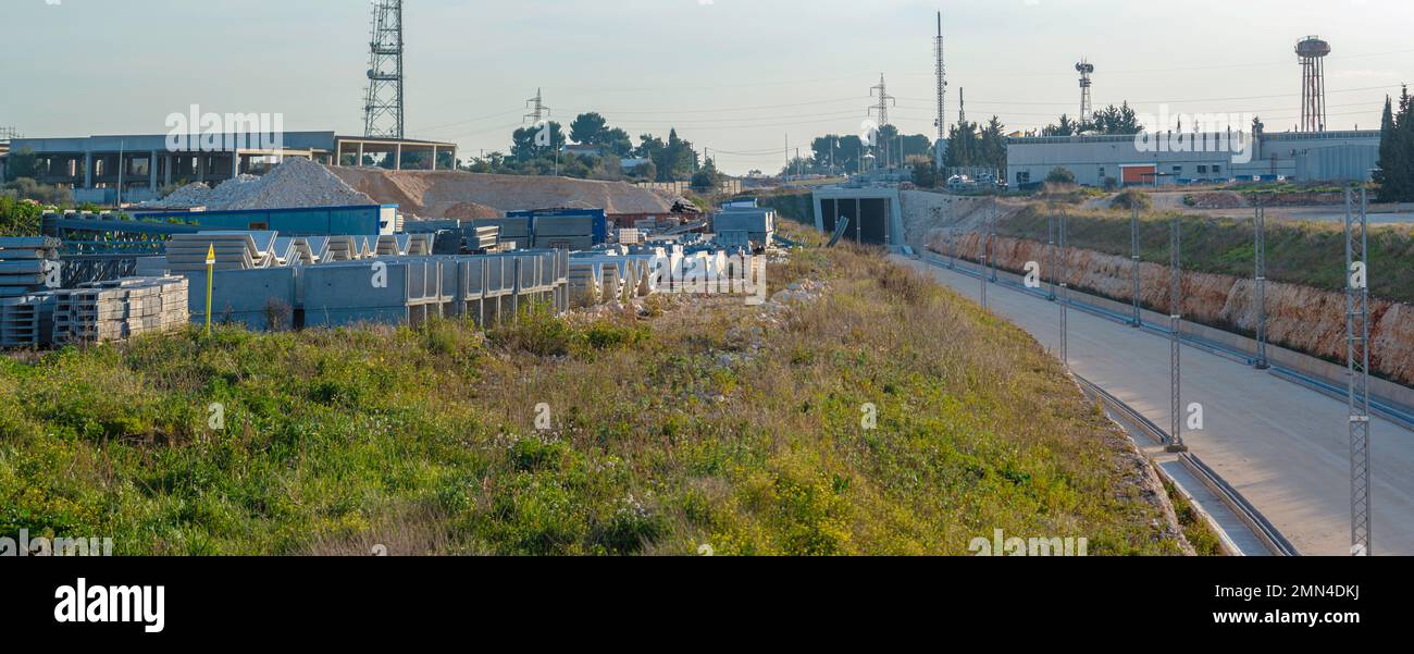 Underpass and tunnel for the construction of a new railway line. Detail ...