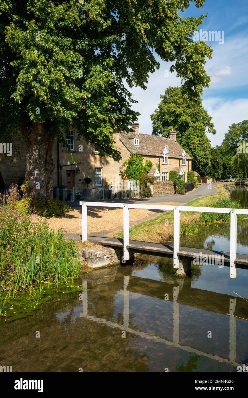 Footbridge over the River Eye, Lower Slaughter, Gloucestershire, UK ...