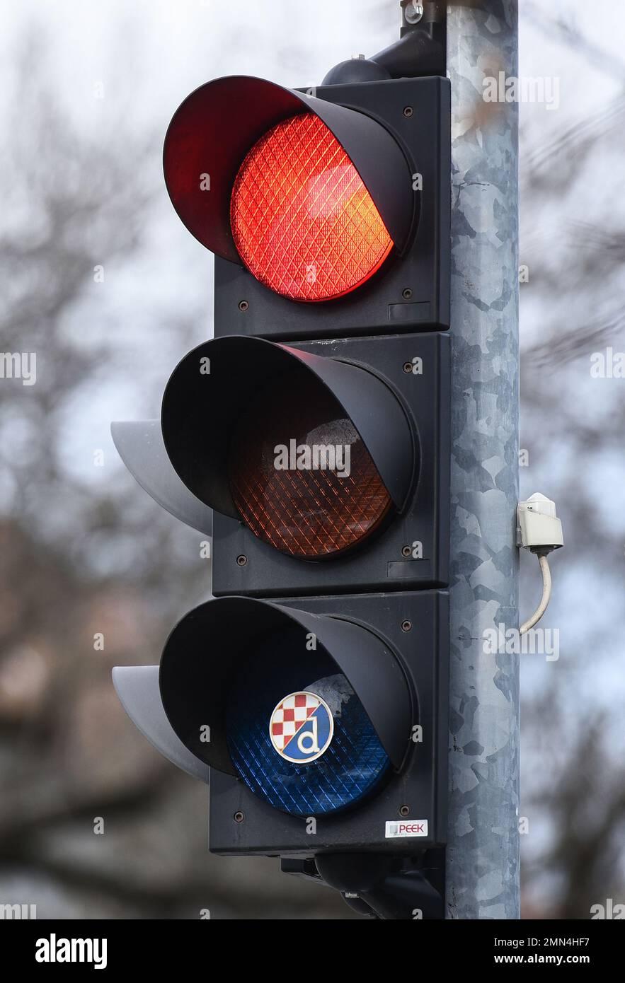 The traffic light in Rusanova street, instead of green, lights up in ...