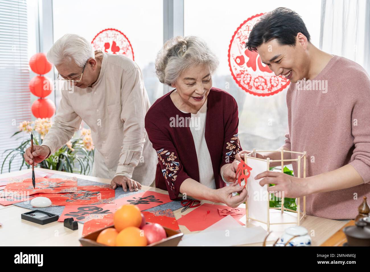 Chinese paper cutting scissors hi-res stock photography and images - Alamy