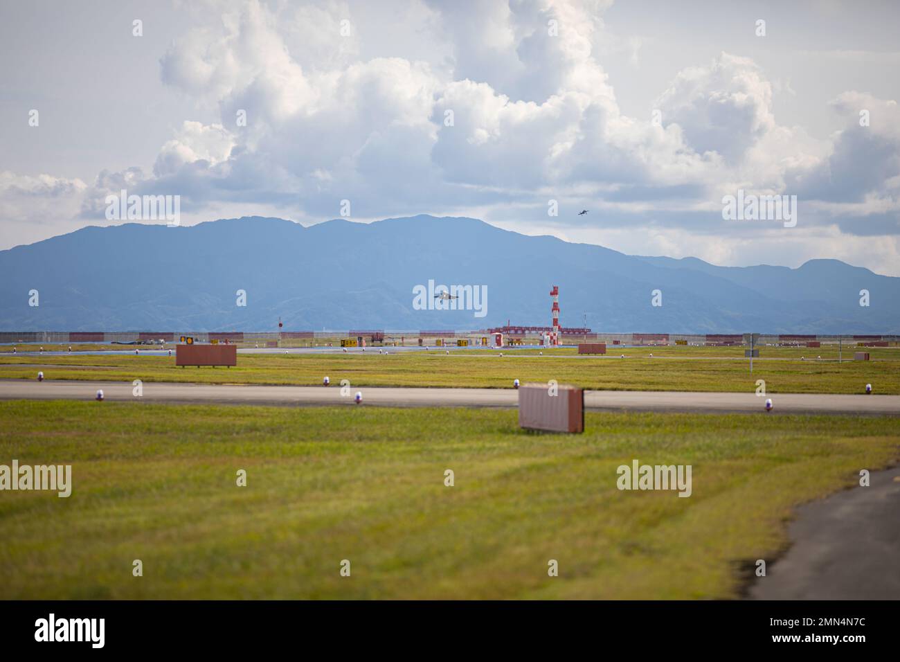Luu 2 aircraft parachute flares hi-res stock photography and images - Alamy