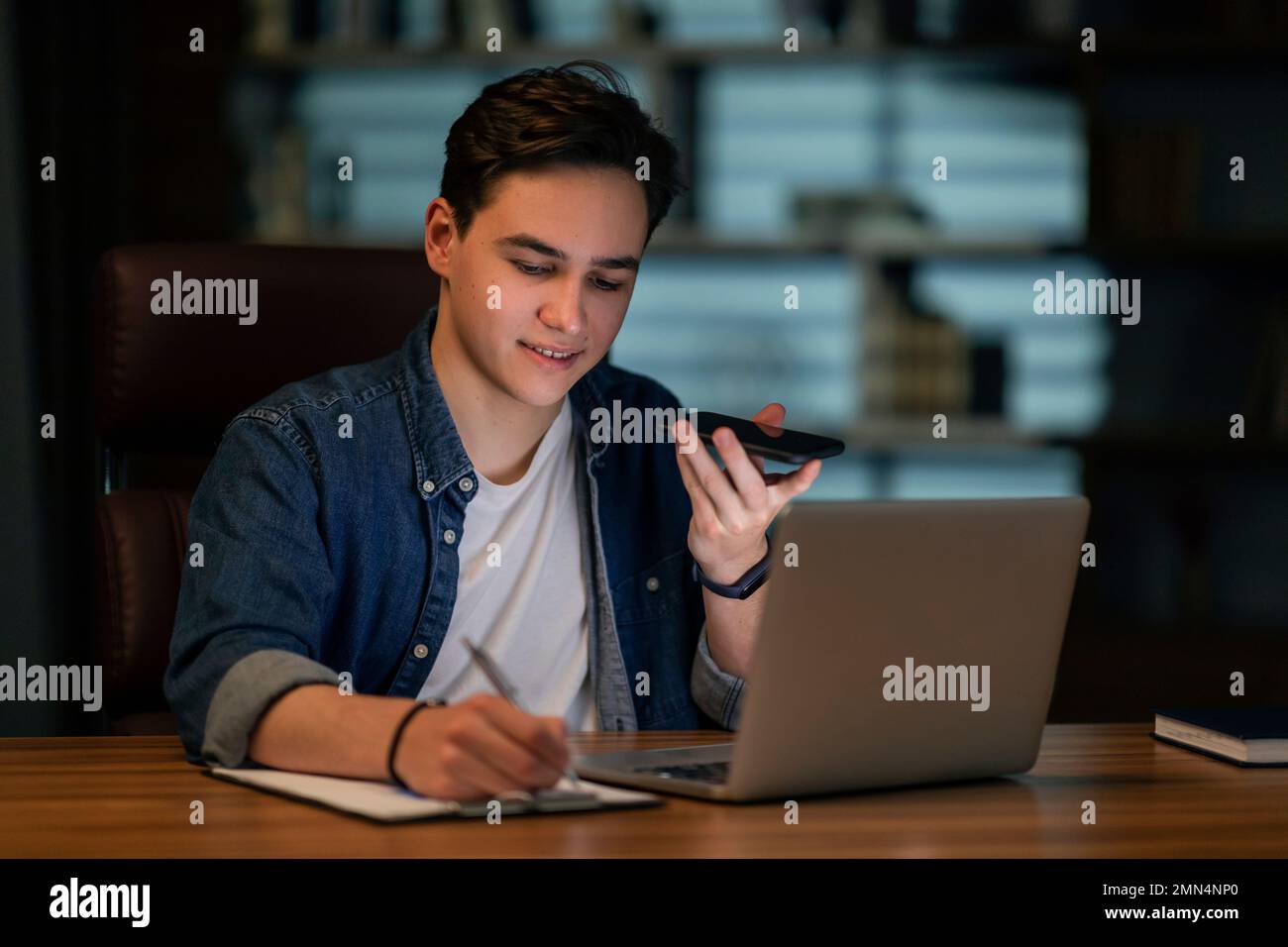 Staying late office hi-res stock photography and images - Alamy