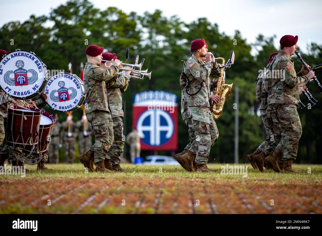 U.S. Army Paratroopers assigned to the 82nd Airborne Division ...