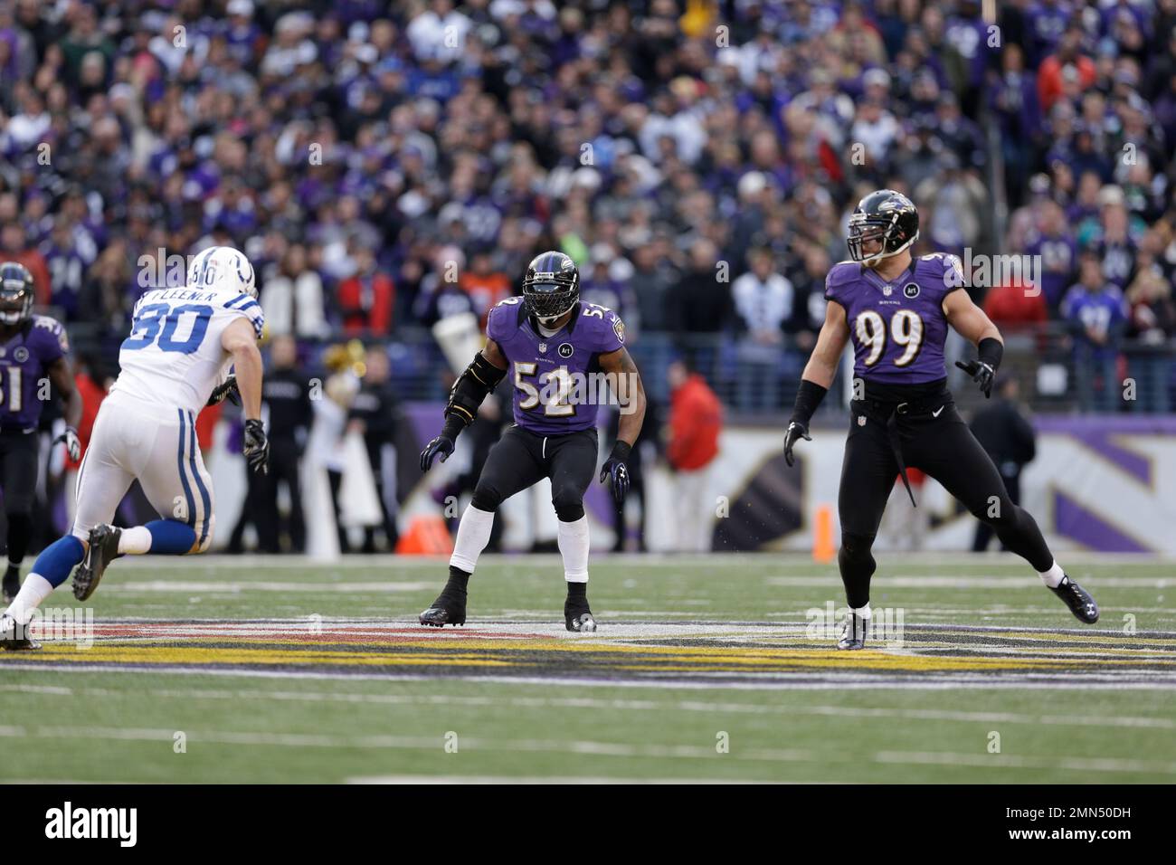 Baltimore Ravens inside linebacker Ray Lewis (52) defends during the ...