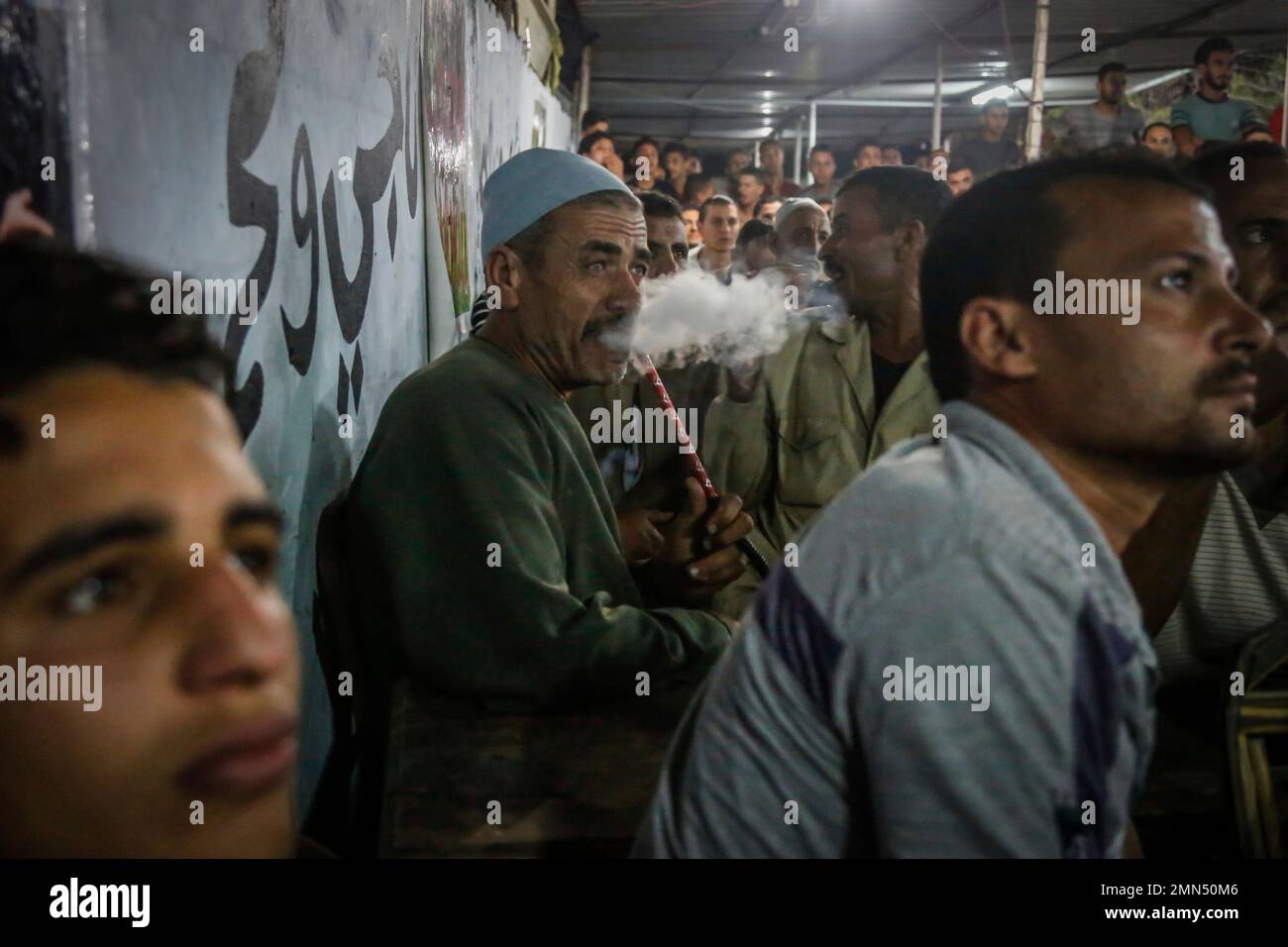 Egyptian fans watch the group A World Cup match between Egypt and ...