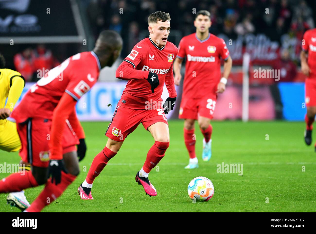 Bundesliga, BayArena Leverkusen; Bayer Leverkusen vs Borussia Dortmund ...