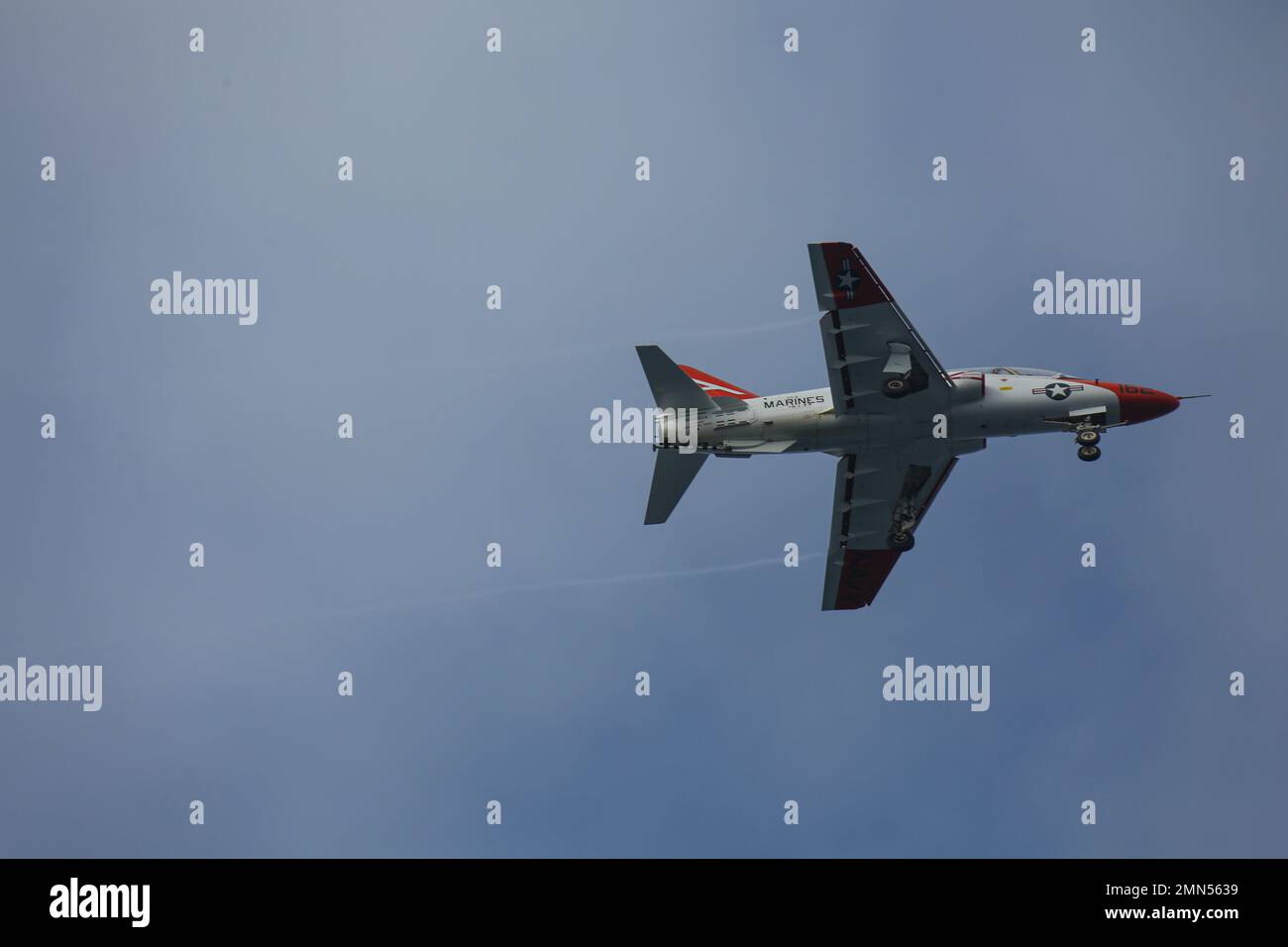 220928-N-MU675-2160 PACIFIC OCEAN (Sept. 28, 2022) A T-45C Goshawk ...