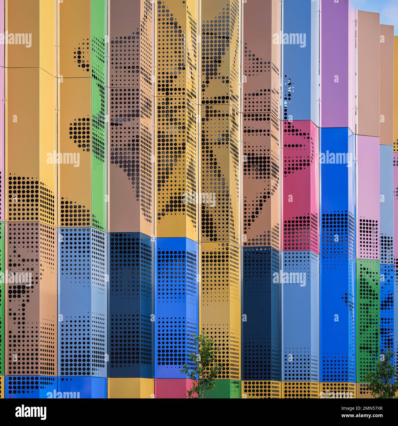 Facade detail featuring Aboriginal artwork. Westconnex M4-M5 Link ...