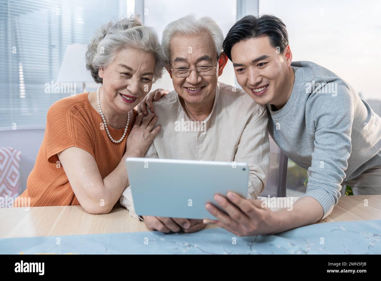 Happy family use tablet computers Stock Photo - Alamy