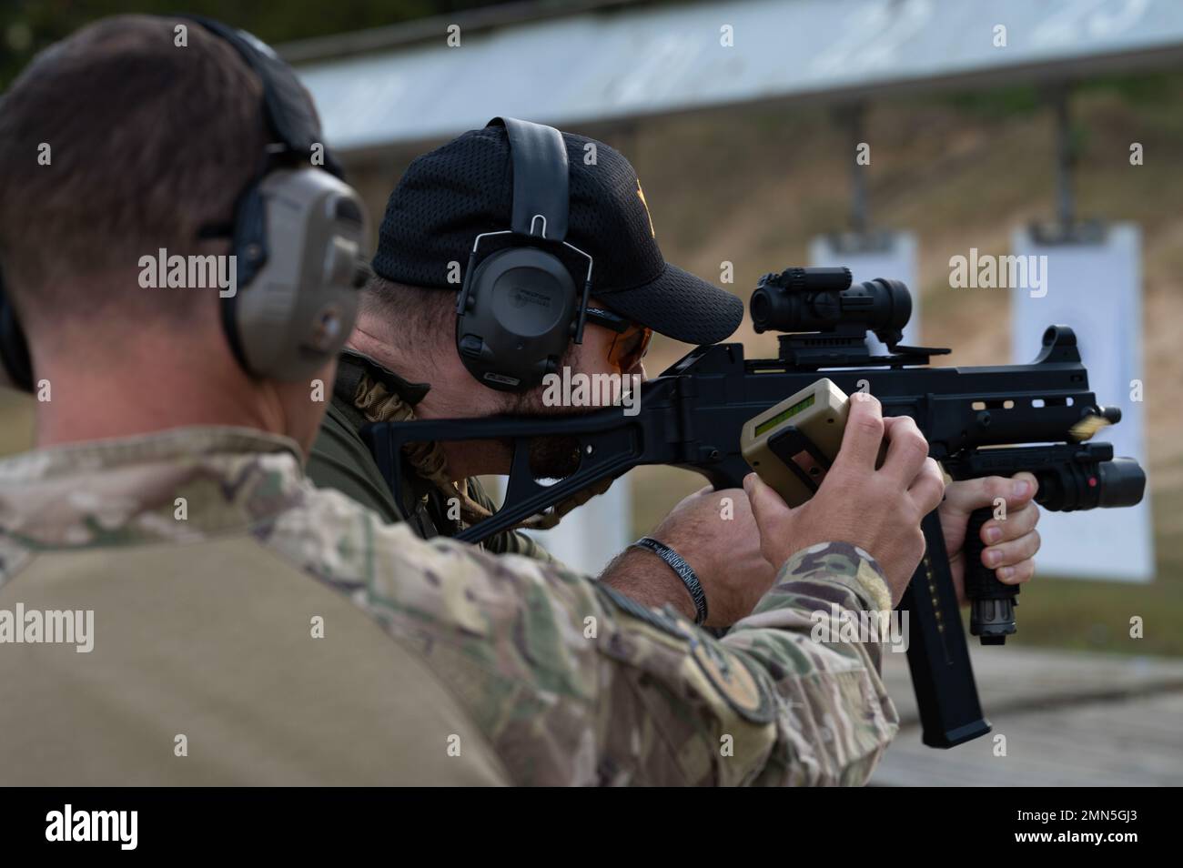 U.S. Police Officers assigned to the Special Weapons and Tactics (SWAT ...