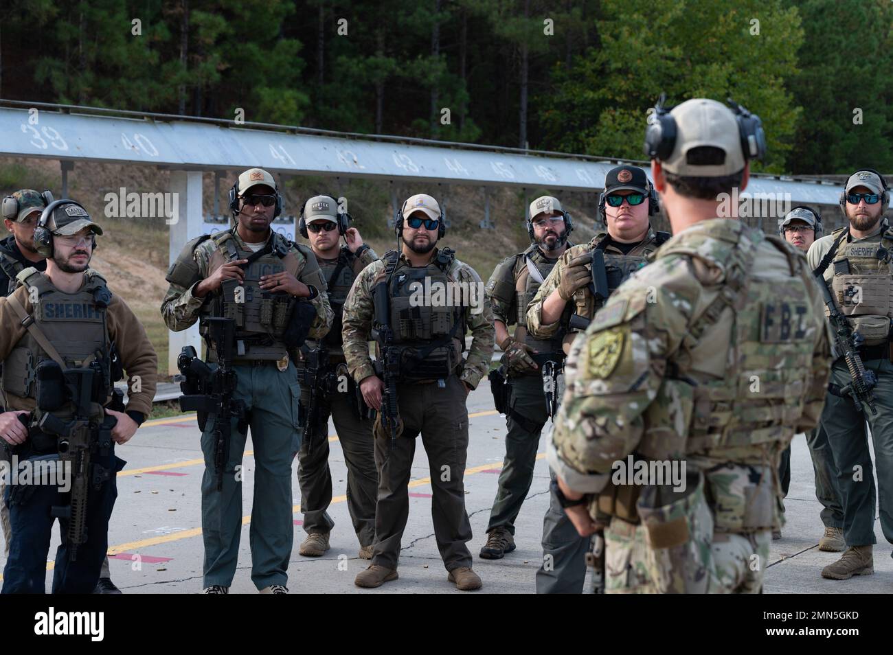 U.S. Police Officers assigned to the Special Weapons and Tactics (SWAT ...