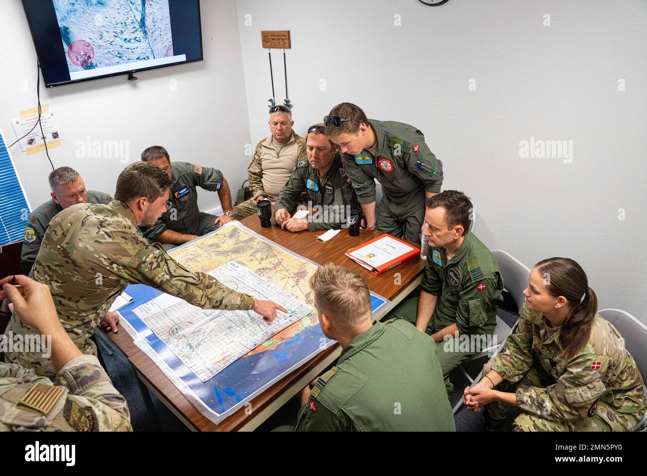 A student of the International Mobility Intelligence Course gives an ...