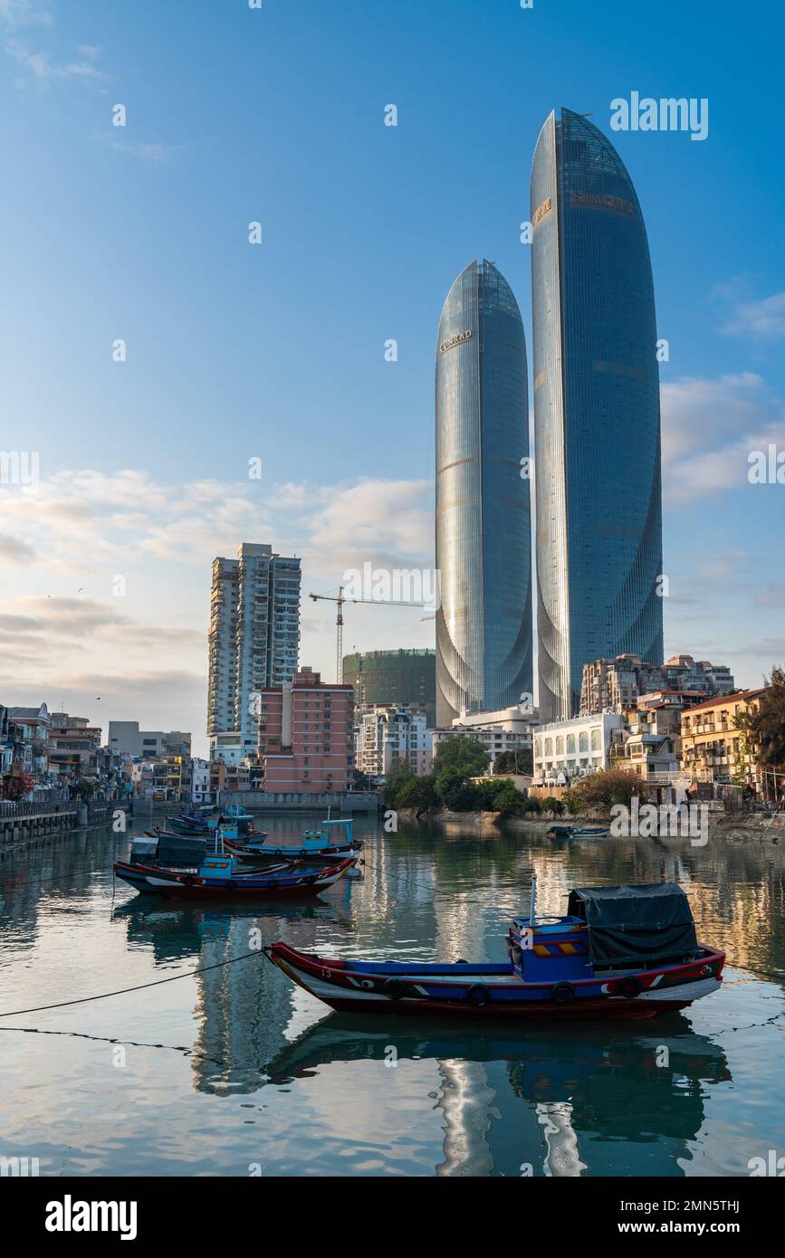 Modern skyscrapers water channel boats hi-res stock photography and ...
