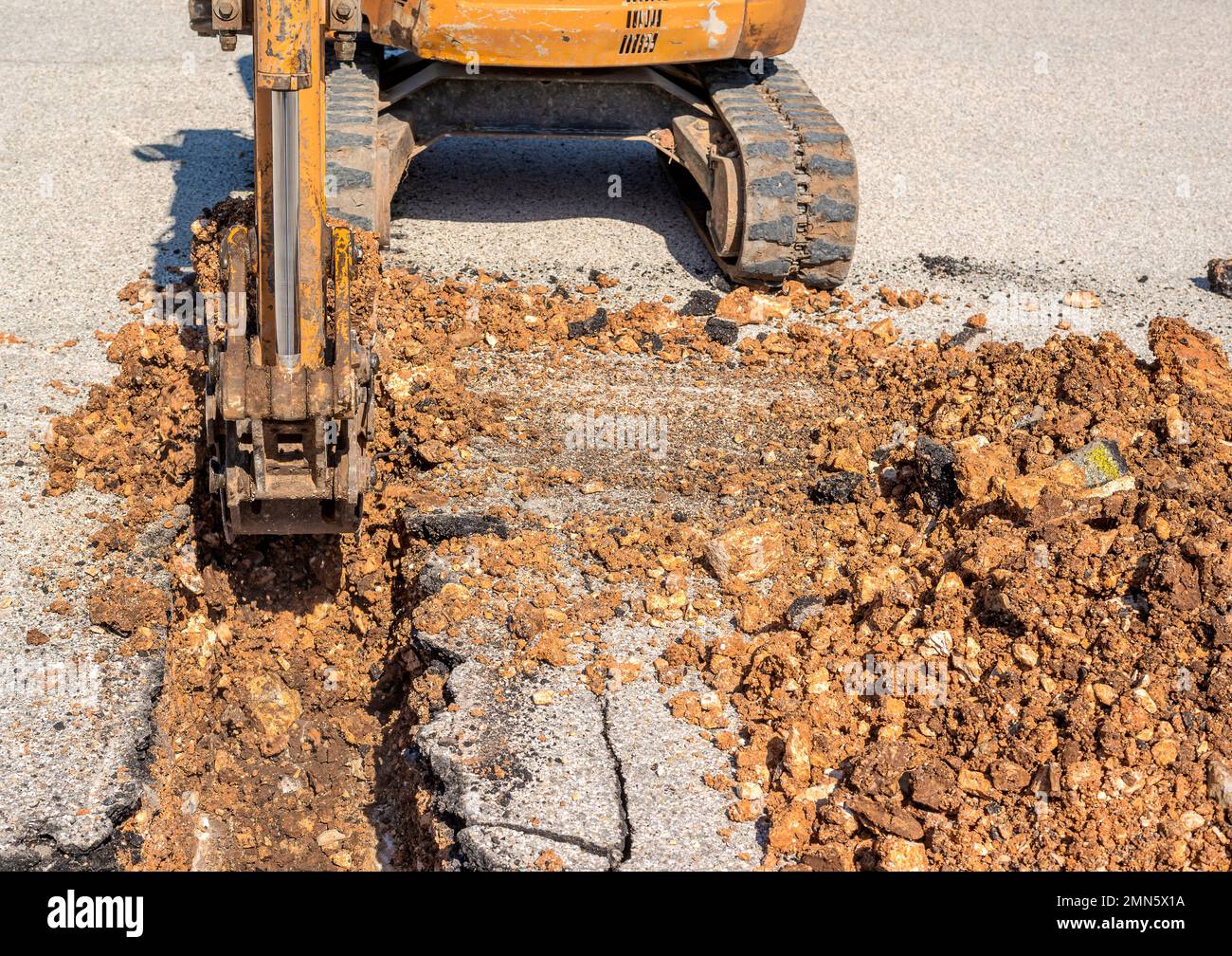 Rock breaking machine construction site hi-res stock photography and ...