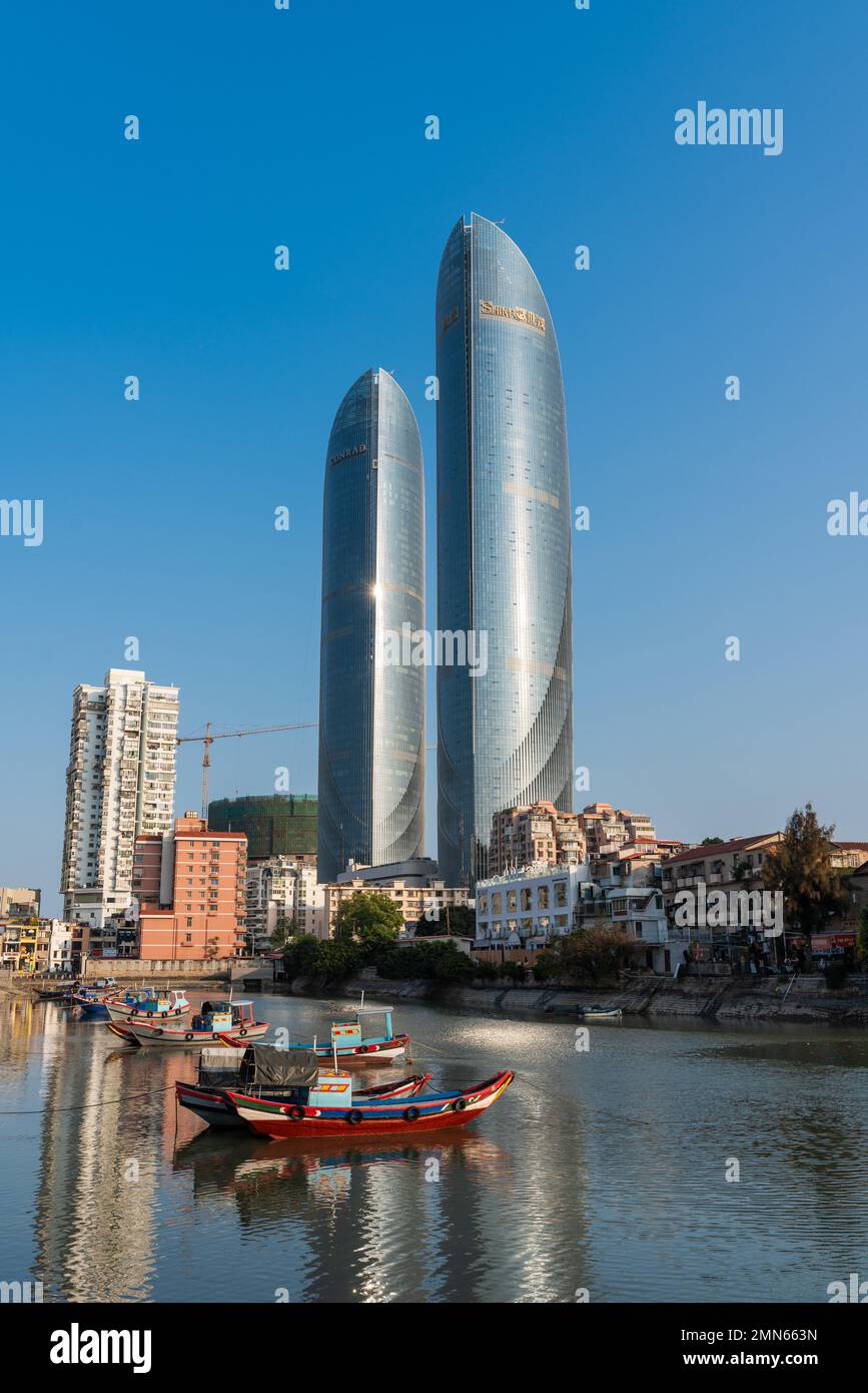 Modern skyscrapers water channel boats hi-res stock photography and ...