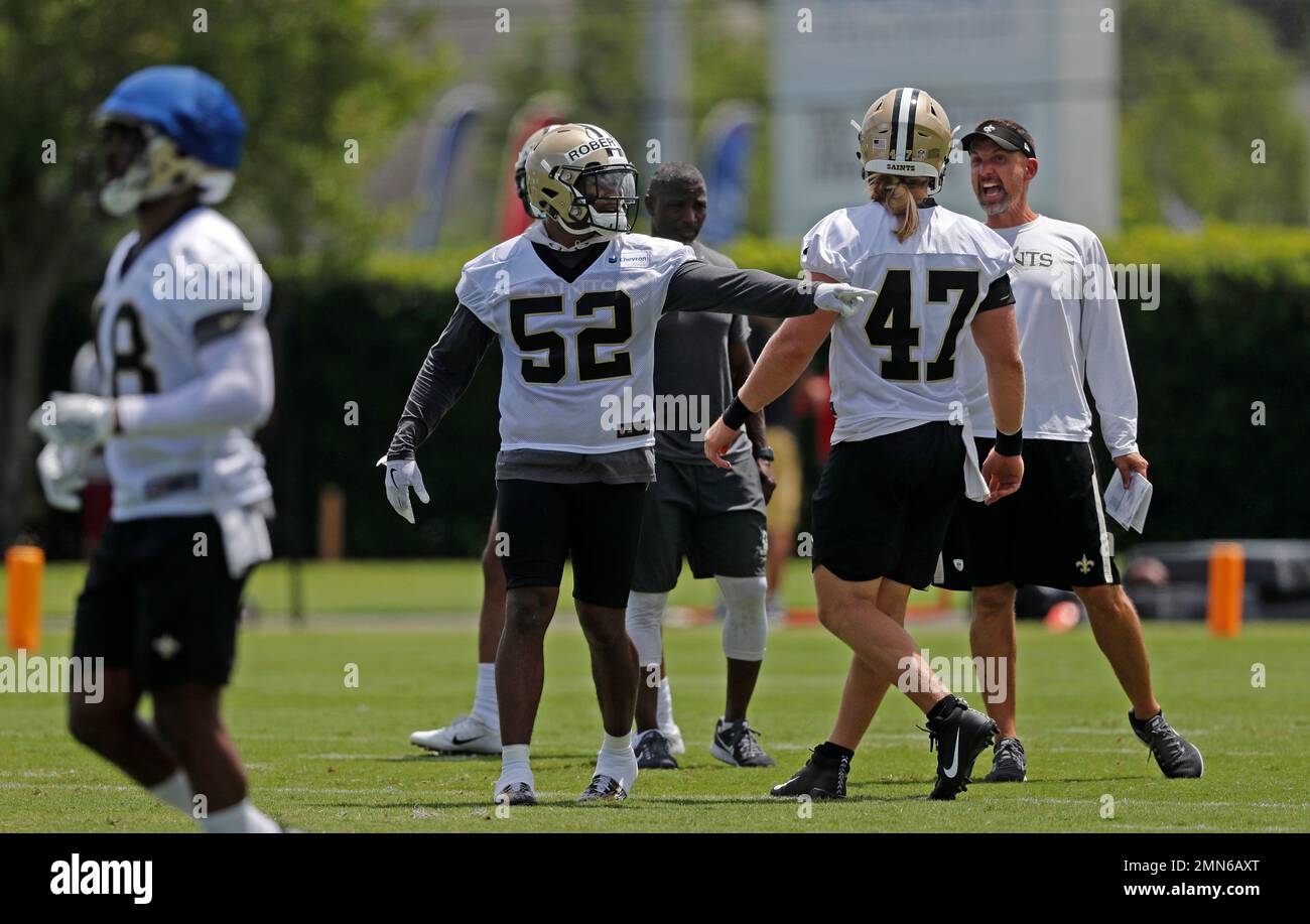 New Orleans Saints linebacker Craig Robertson (52) and linebacker Alex ...