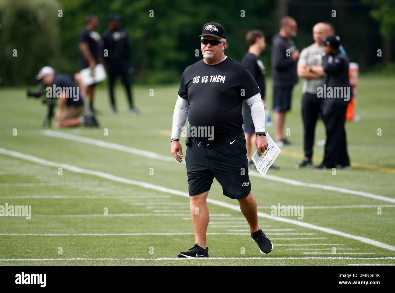 Baltimore Ravens defensive coordinator Don Martindale walks on the ...