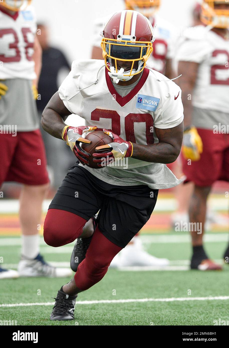 Washington Redskins running back Rob Kelley runs during an NFL football ...