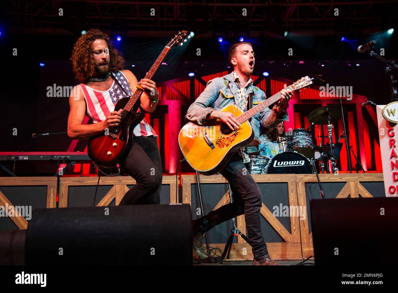 Eric Steedly, left, and Brandon Lancaster of LANCO performs during the ...