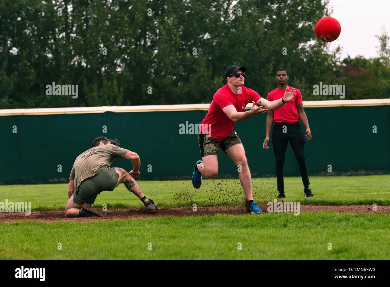 Soldiers assigned to Headquarters and Headquarters Battalion, U.S. Army ...