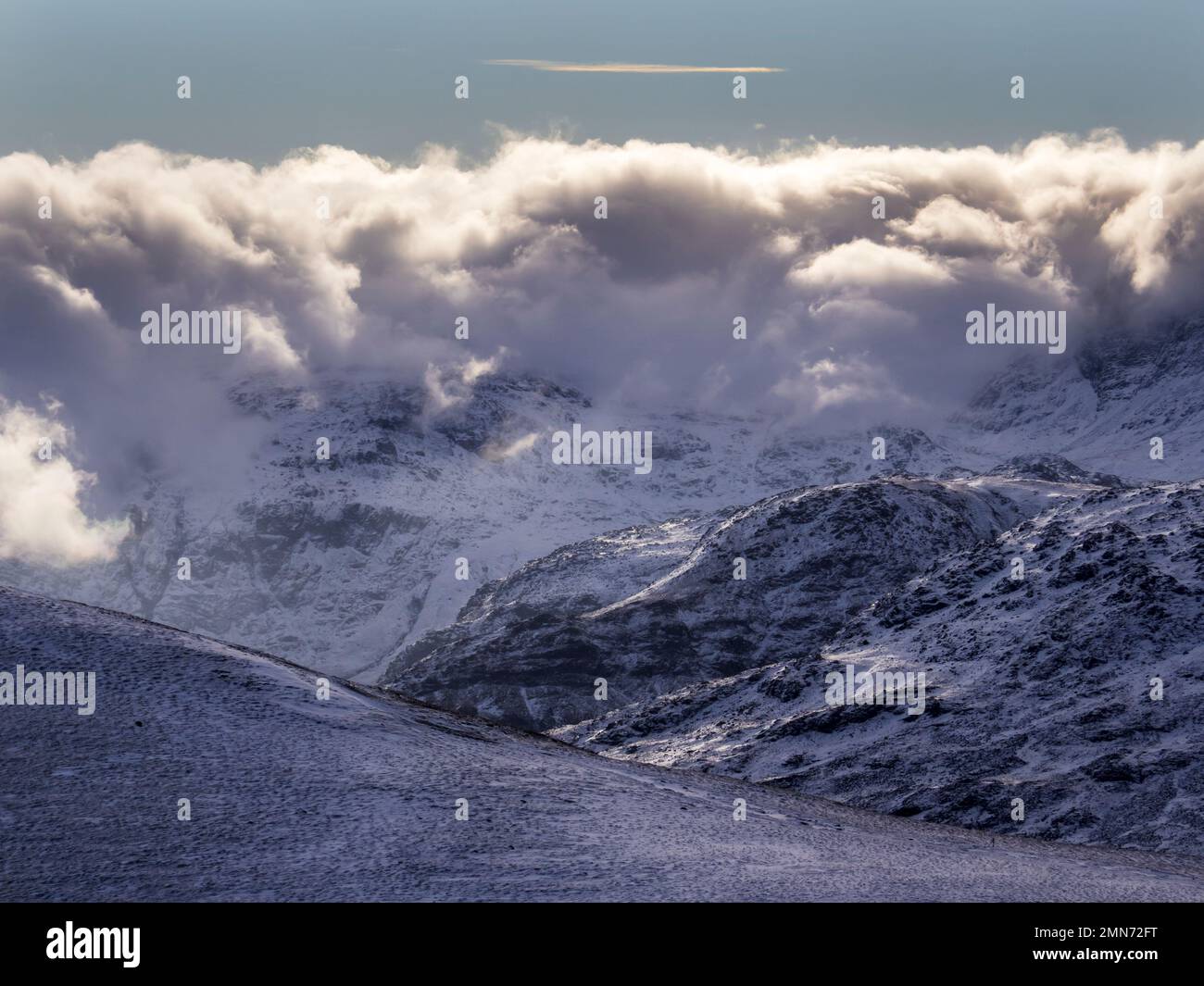 Cloud movement over mountain hi-res stock photography and images - Alamy