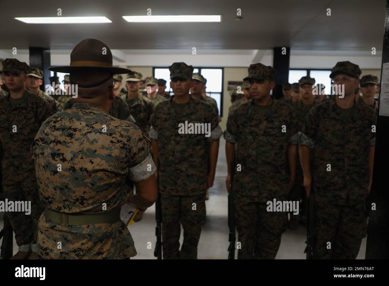 Recruits from Hotel Company, 2nd Recruit Training Battalion, practice ...