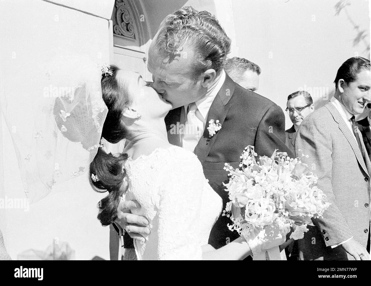 Paul Hornung, star halfback of he Green Bay Packers, and Pat Roeder ...