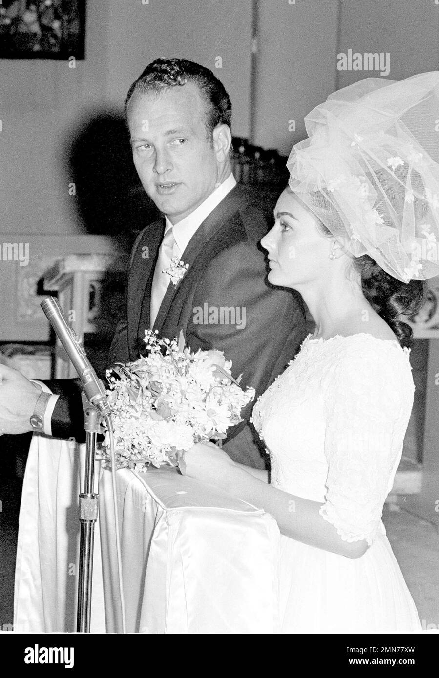 Paul Hornung, star halfback of he Green Bay Packers, and Pat Roeder ...