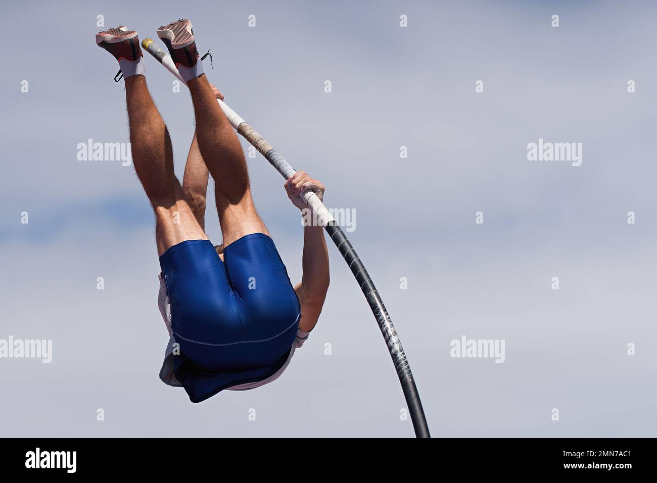 Man pole vaulting hi-res stock photography and images - Alamy