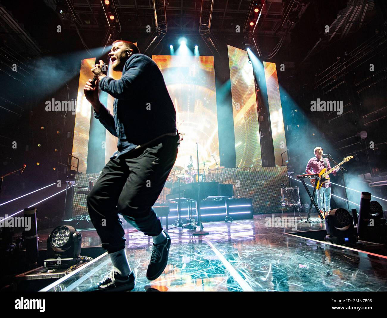 The American pop-rock band Imagine Dragons with lead vocalist Dan ...