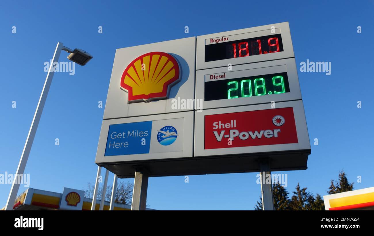 Shell gas station signage hi-res stock photography and images - Alamy
