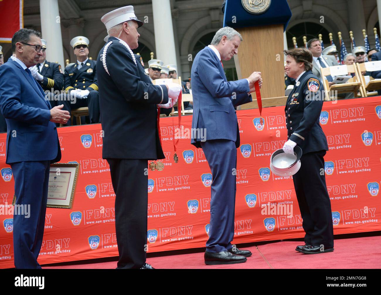 POOL PHOTO NYC Mayor Bill de Blasio (right) and Fire Commissioner ...