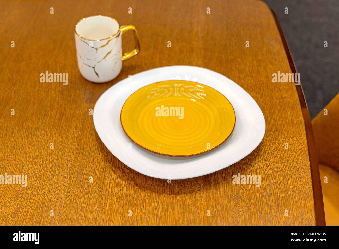 Double plate hi-res stock photography and images - Alamy