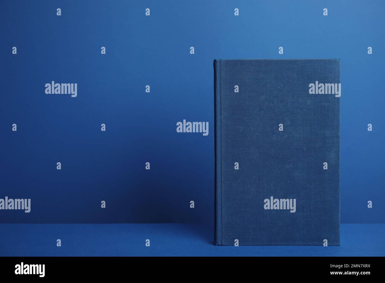 Book with blue background hi-res stock photography and images - Alamy