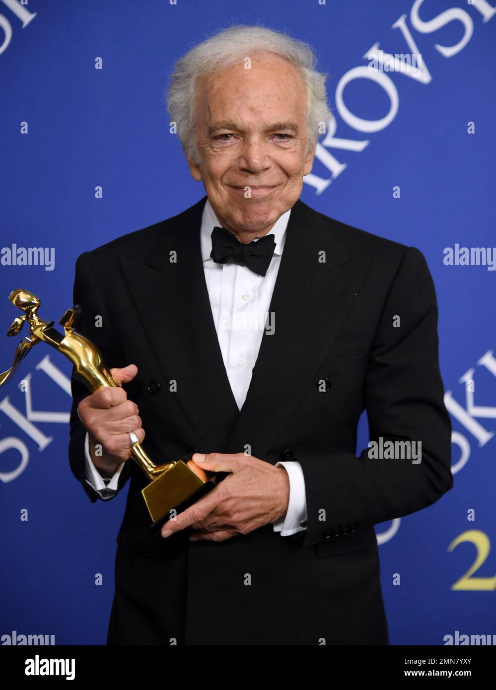 Ralph Lauren poses in the winner's walk with the members' salute award ...