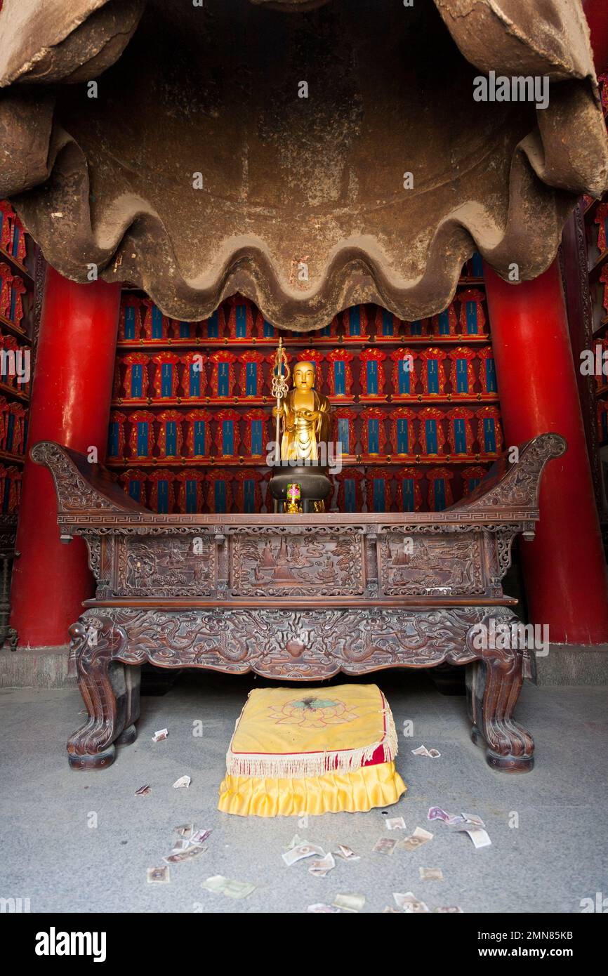 Large ceremonial bell at Daci'en Temple, a Buddhist temple in Yanta ...