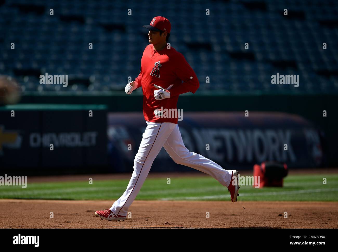 Los Angeles Angels' Shohei Ohtani, of Japan, warms up for batting ...