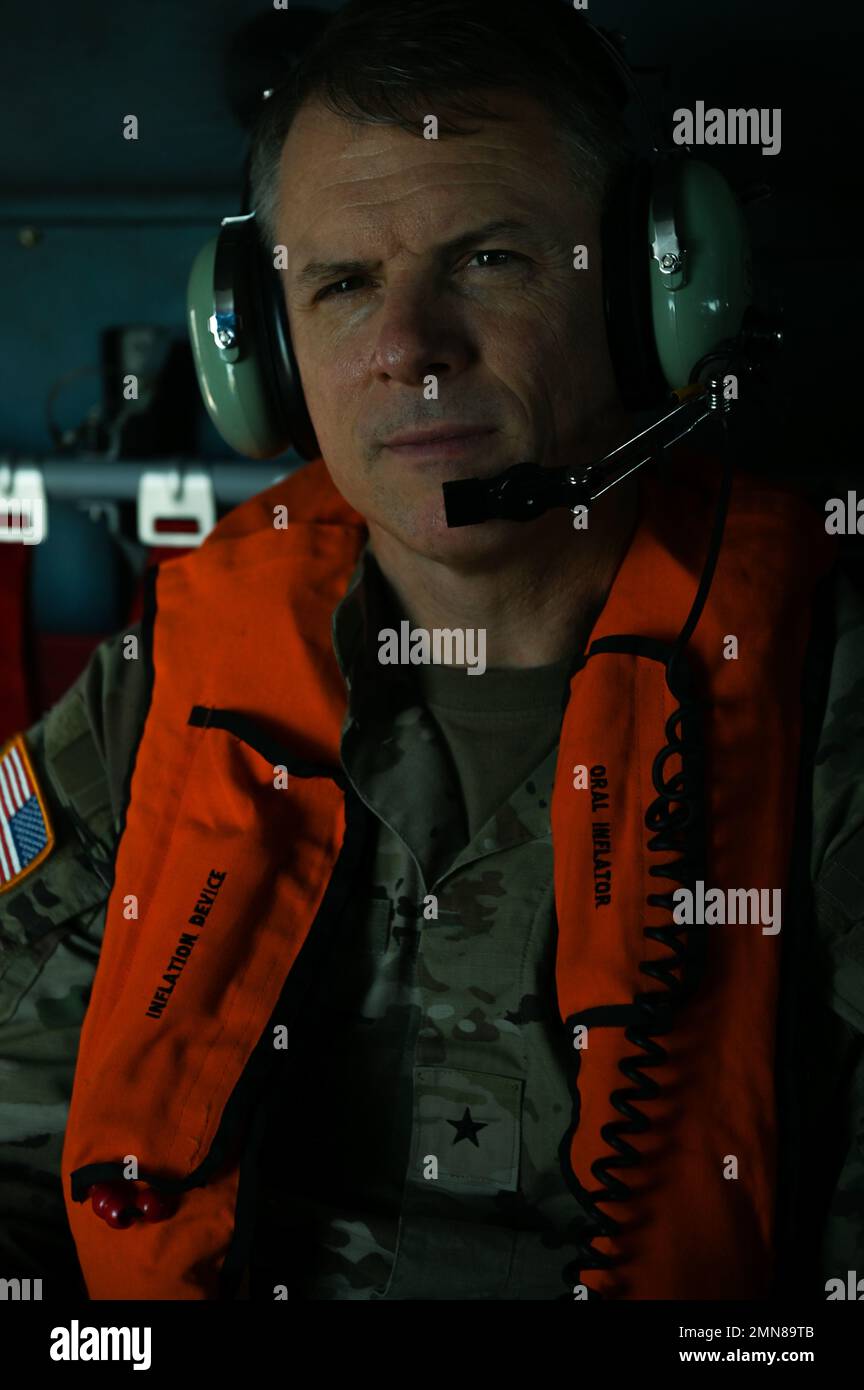 Brig. Gen. Daniel Hibner, South Atlantic Division Commander, observes ...
