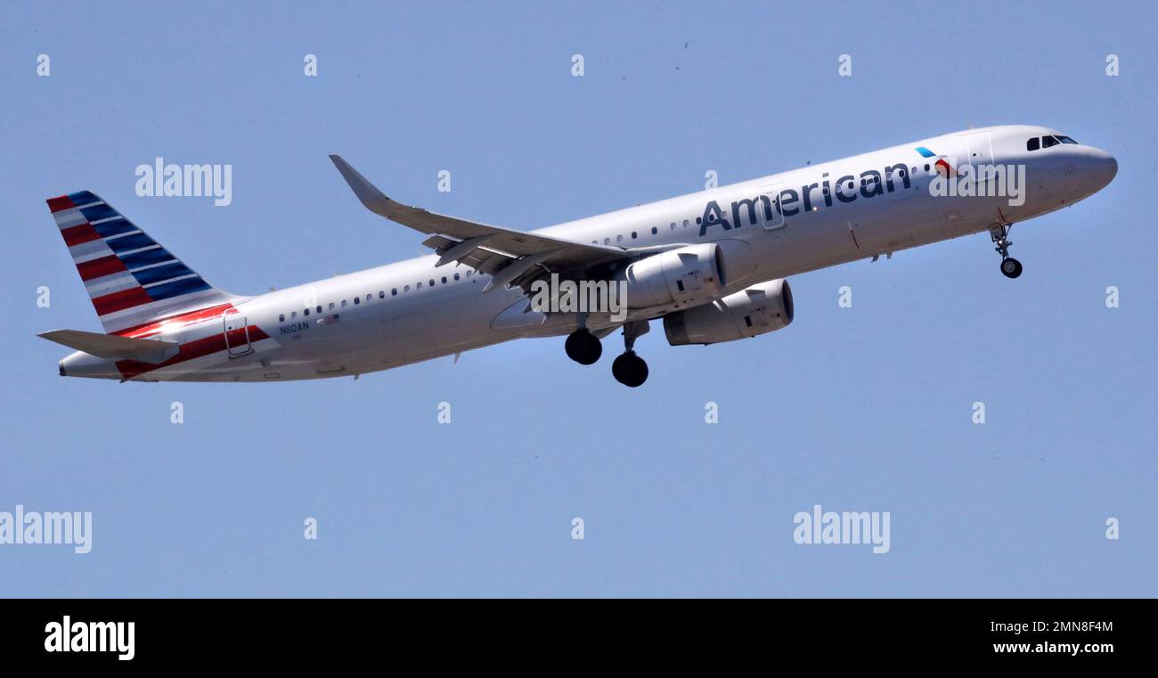 An American Airlines passenger jet plane, an Airbus A321 model ...