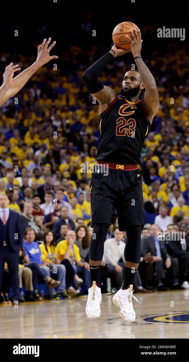 Cleveland Cavaliers forward LeBron James (23) shoots against the Golden ...