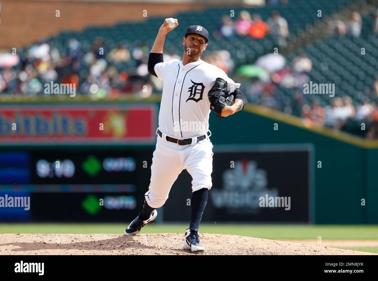 Detroit Tigers relief pitcher Shane Greene throws in the ninth inning ...