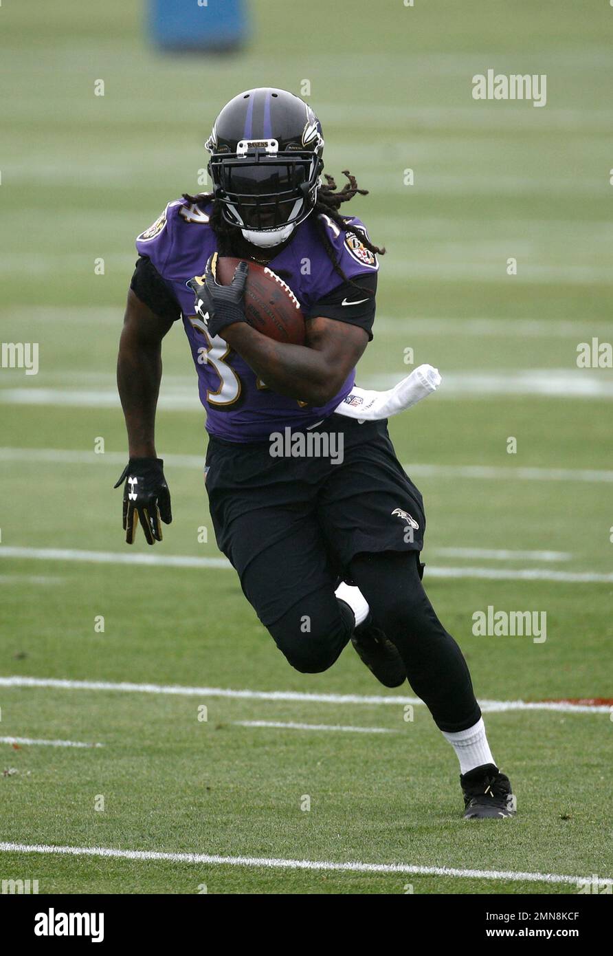 Baltimore Ravens running back Alex Collins runs a drill during an NFL ...
