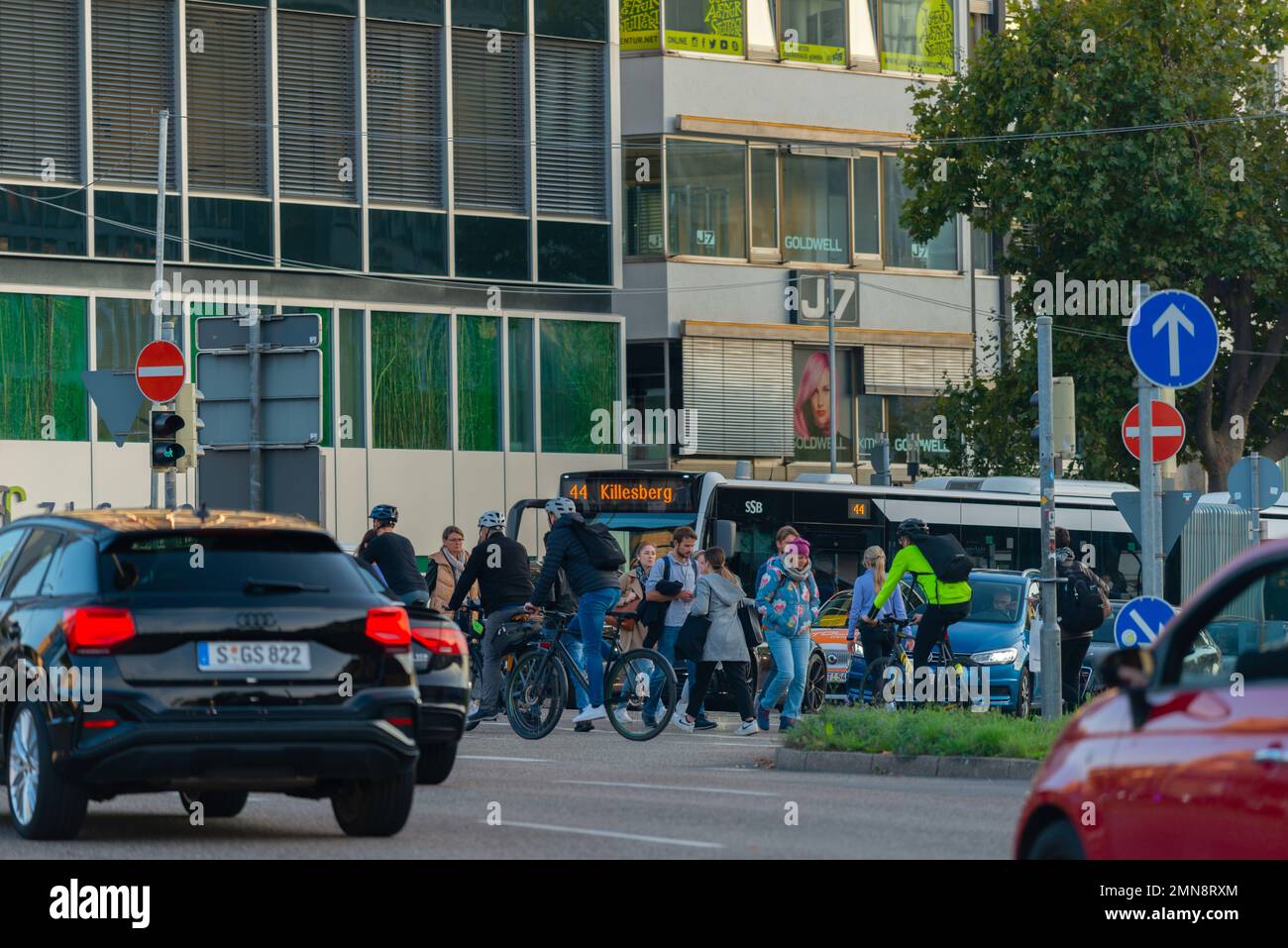 Heavy rush hour traffic, city center, Charlottenplatz, B14, B27 ...