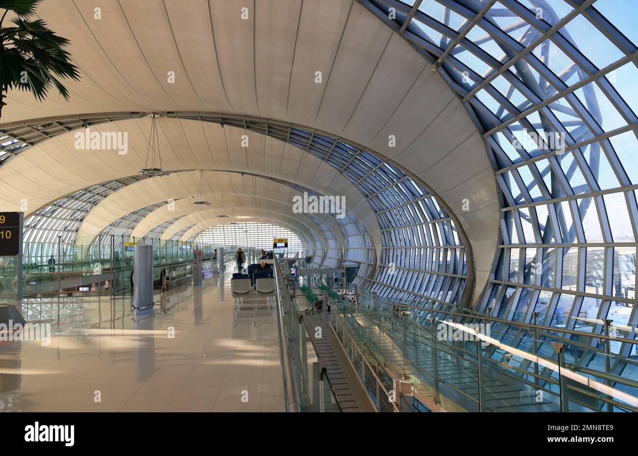 corridor or walkway to departure gate at Suvarnabhumi Airport Stock ...