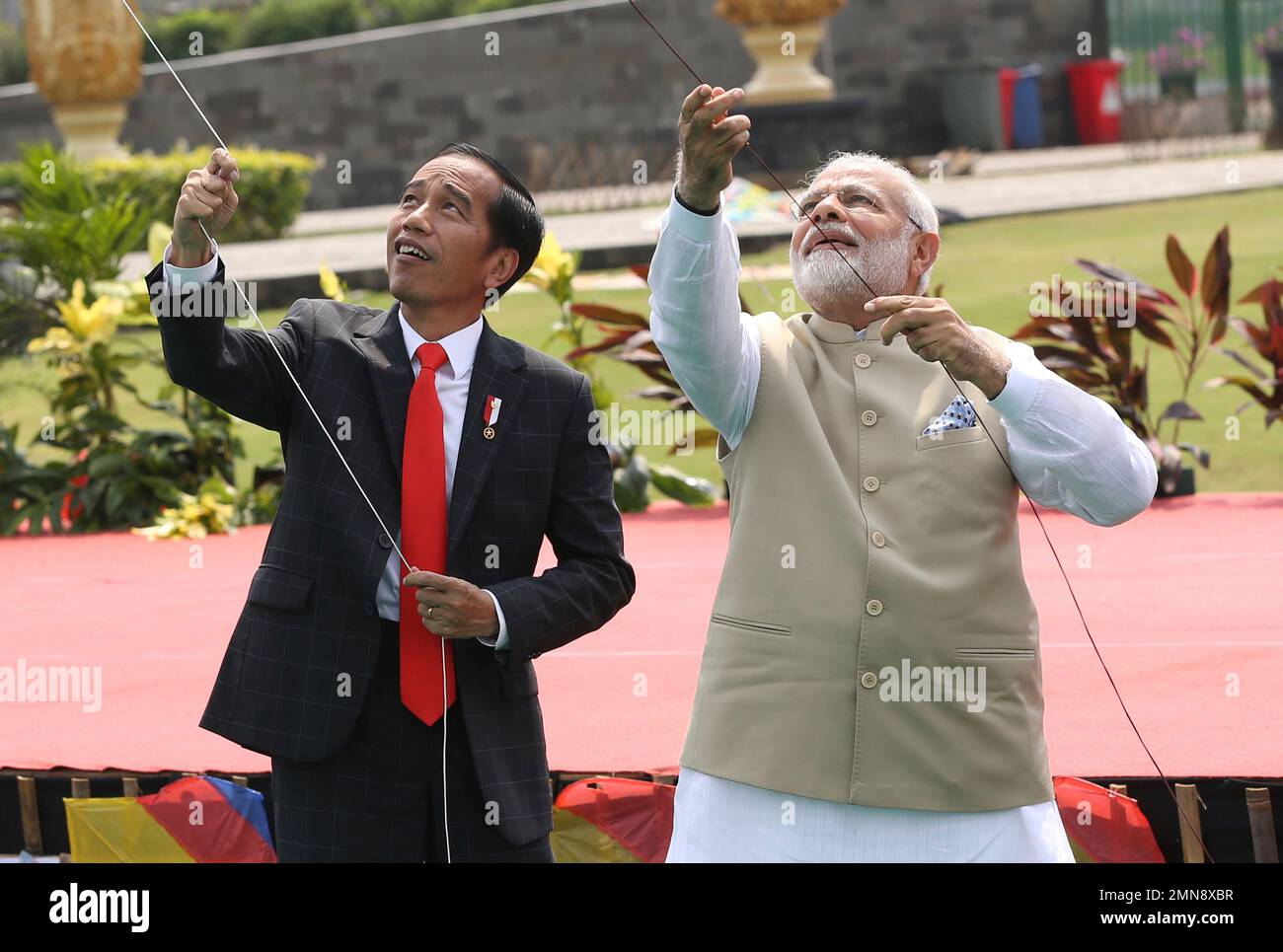 Indian Prime Minister Narendra Modi, right, flies kites with Indonesian ...