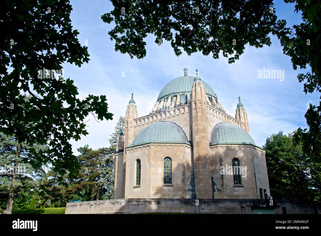 Memorial building exterior with architectural dome Stock Photo - Alamy