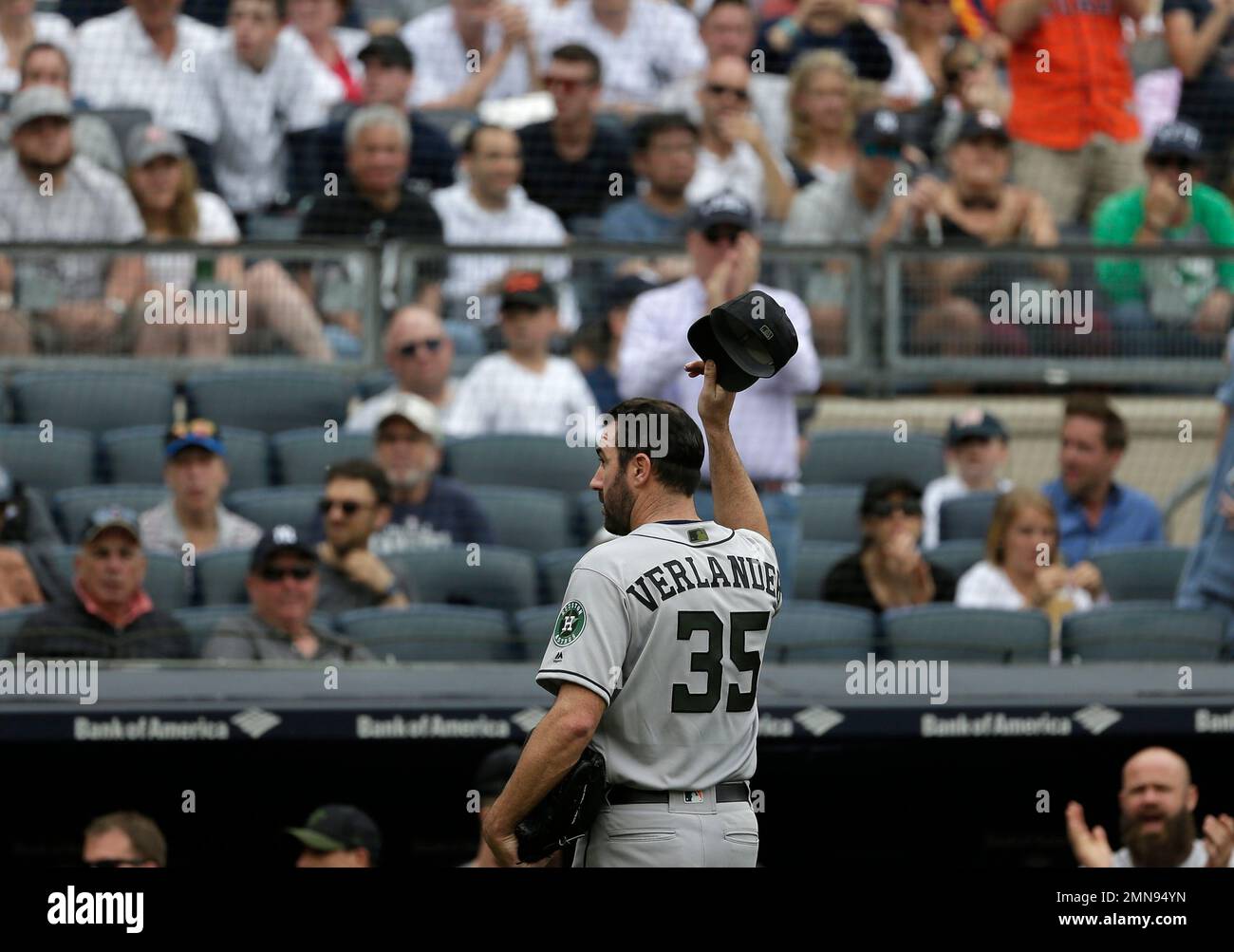 Houston Astros starting pitcher Justin Verlander tips his cap as he ...