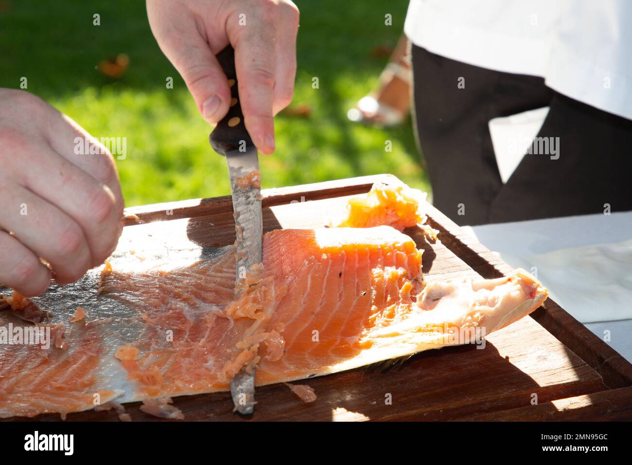 Chef cutting fresh whole salmon hi-res stock photography and images - Alamy