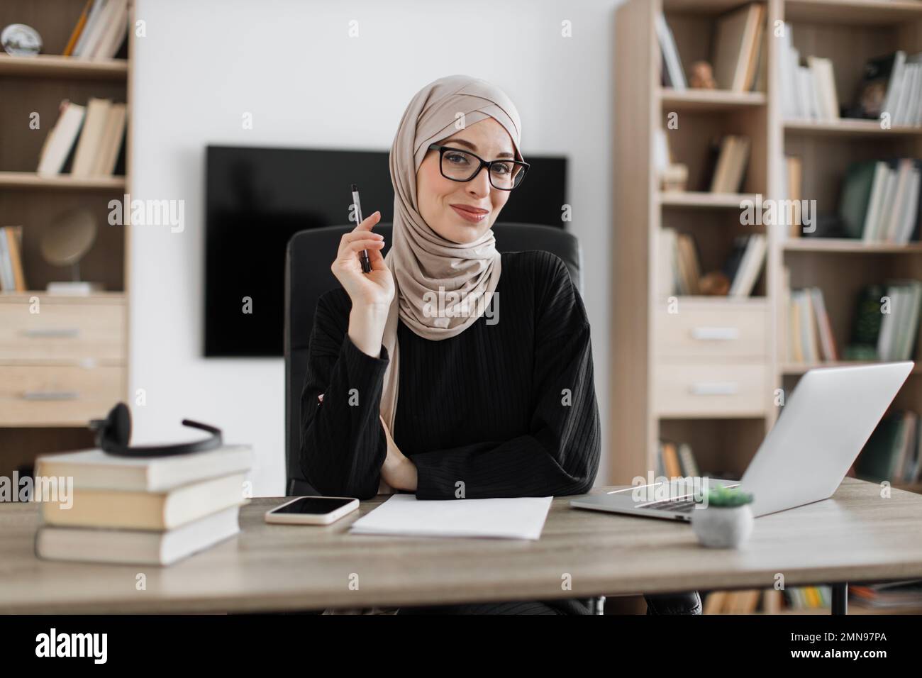 Muslim teacher student talking hi-res stock photography and images - Alamy